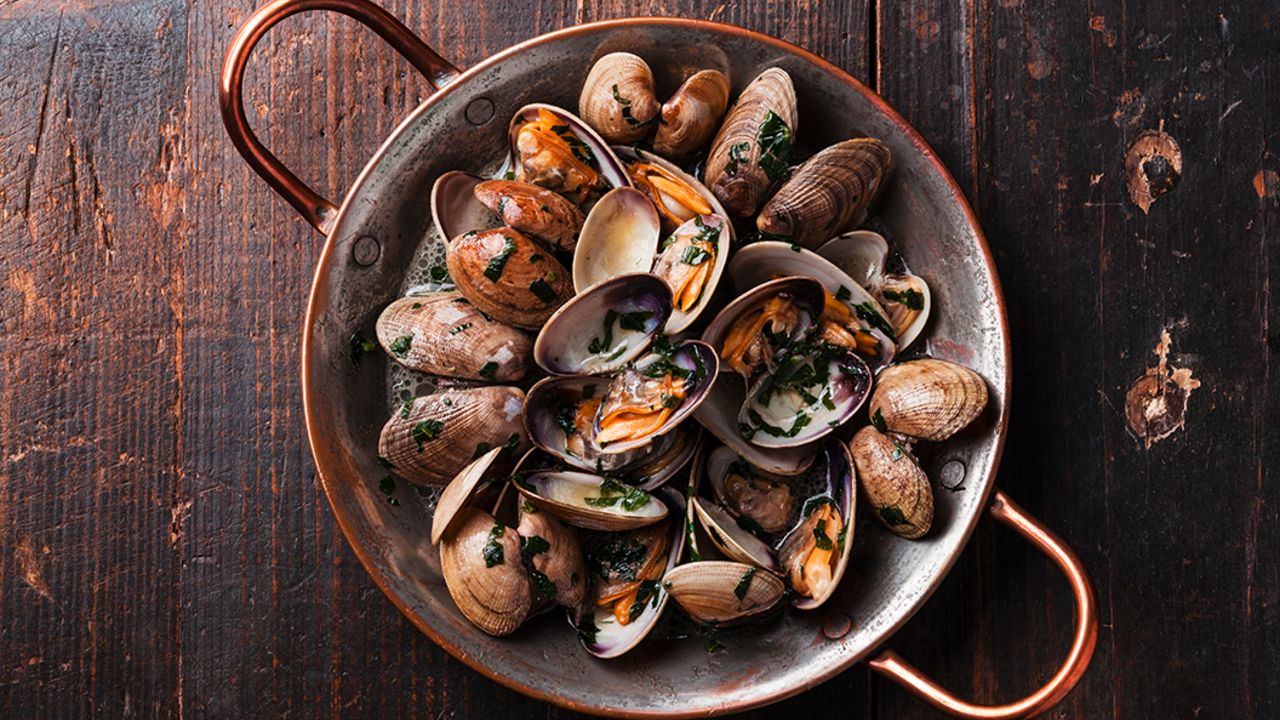 Venusmuscheln mit Ingwer, Chili und Kokosmilch - Rezept | Food Pairing ...